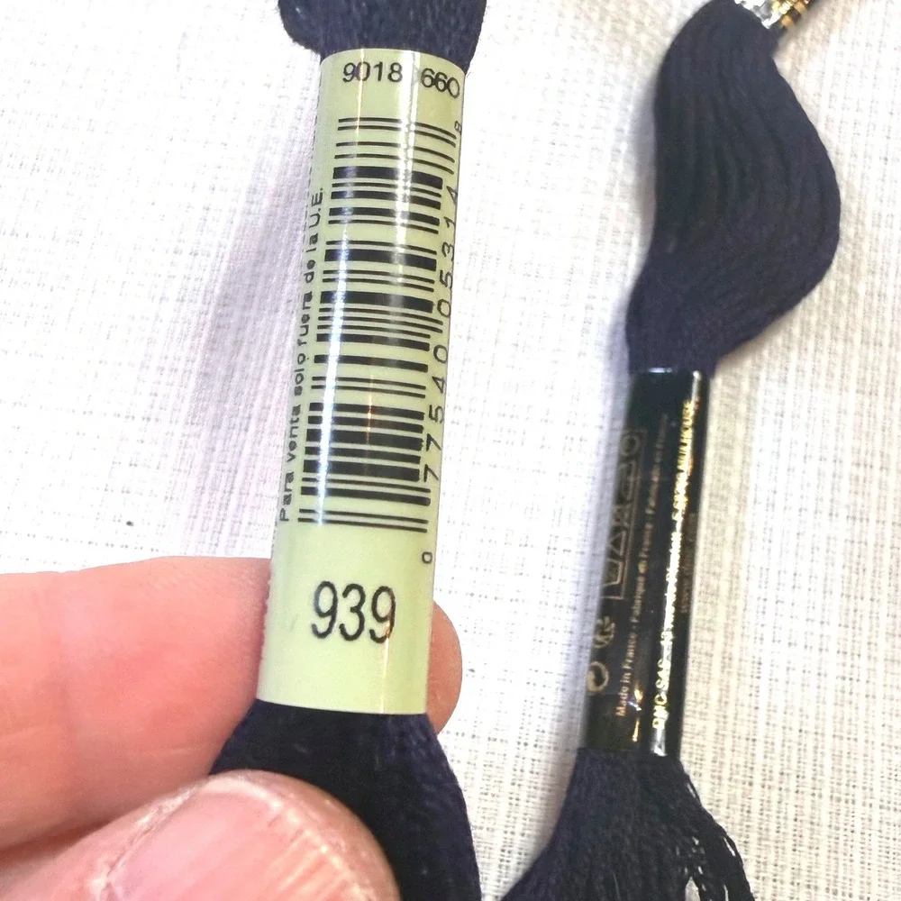 Dmc | Art | Dmc Embroidery Floss Color 939 Dark Navy Blue 2 Skeins 8m ...